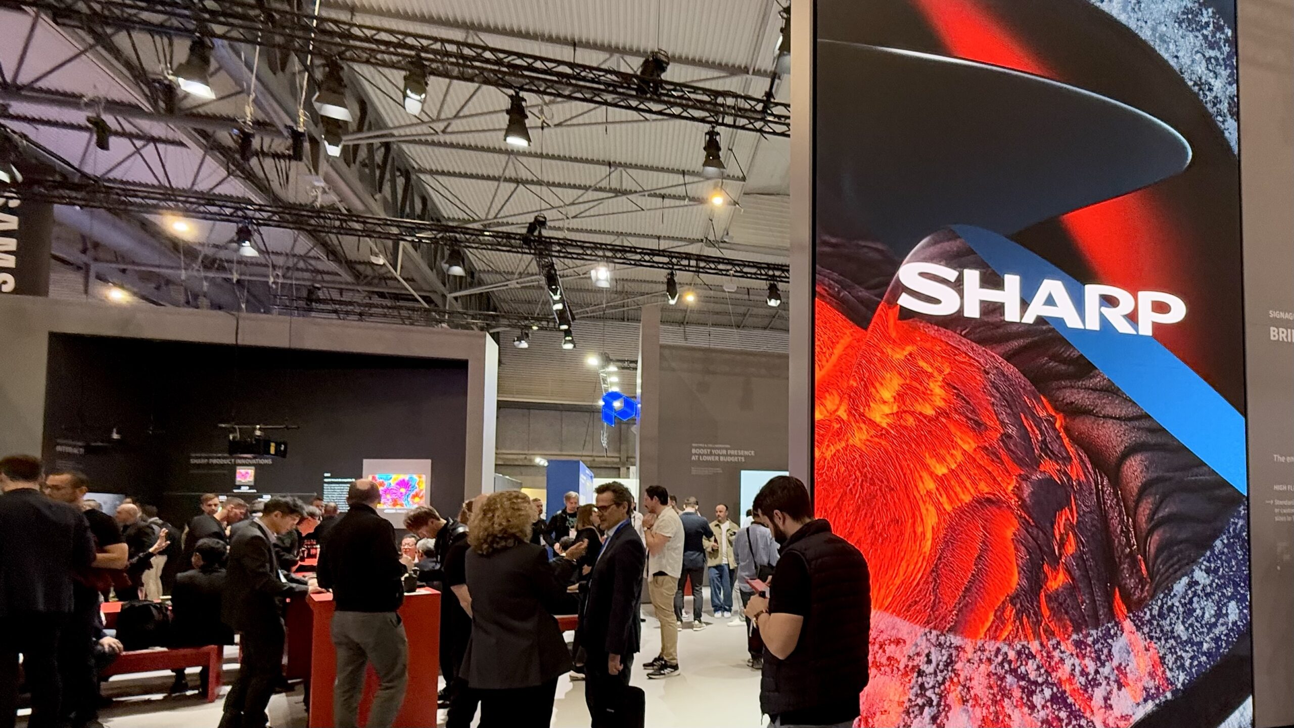 Sonovision - ISE 2025 : Sharp/NEC présente ses nouveaux écrans de collaboration de la série LM